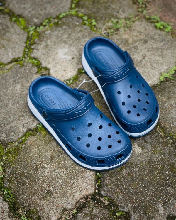 Crocs Hike