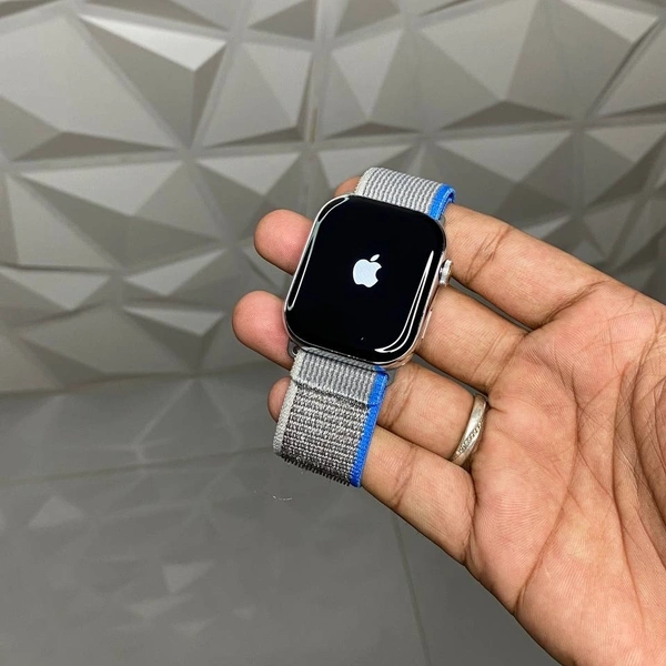 Series 9 Premium Quality Smartwatch With Apple Logo On/Off Real Strap Lock