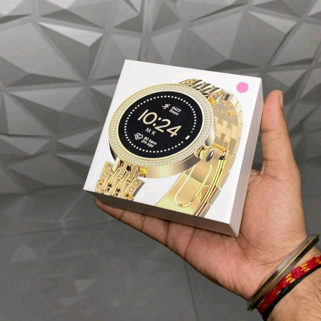 New Diamond Design Smartwatch for Women – Gold Strap, Always-On Display ...