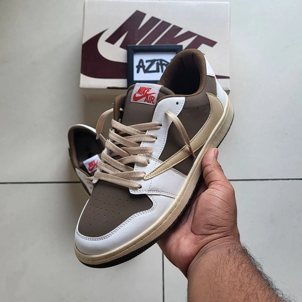 TRAVIS SCOTT REVERSE MOCHA TRAVIS SCOTT REVERSE MOCHA