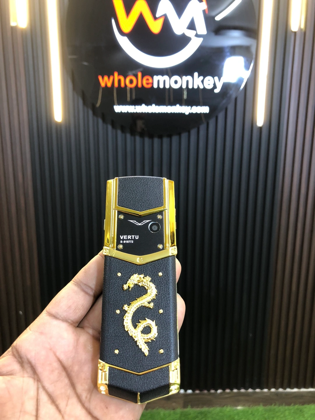 Vertu Signature V10 Dragon Leather Keypad Mobile Phone