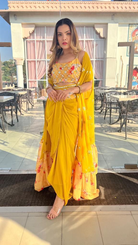 This wedding season flaunt ur haldi and mehendi look with this ...