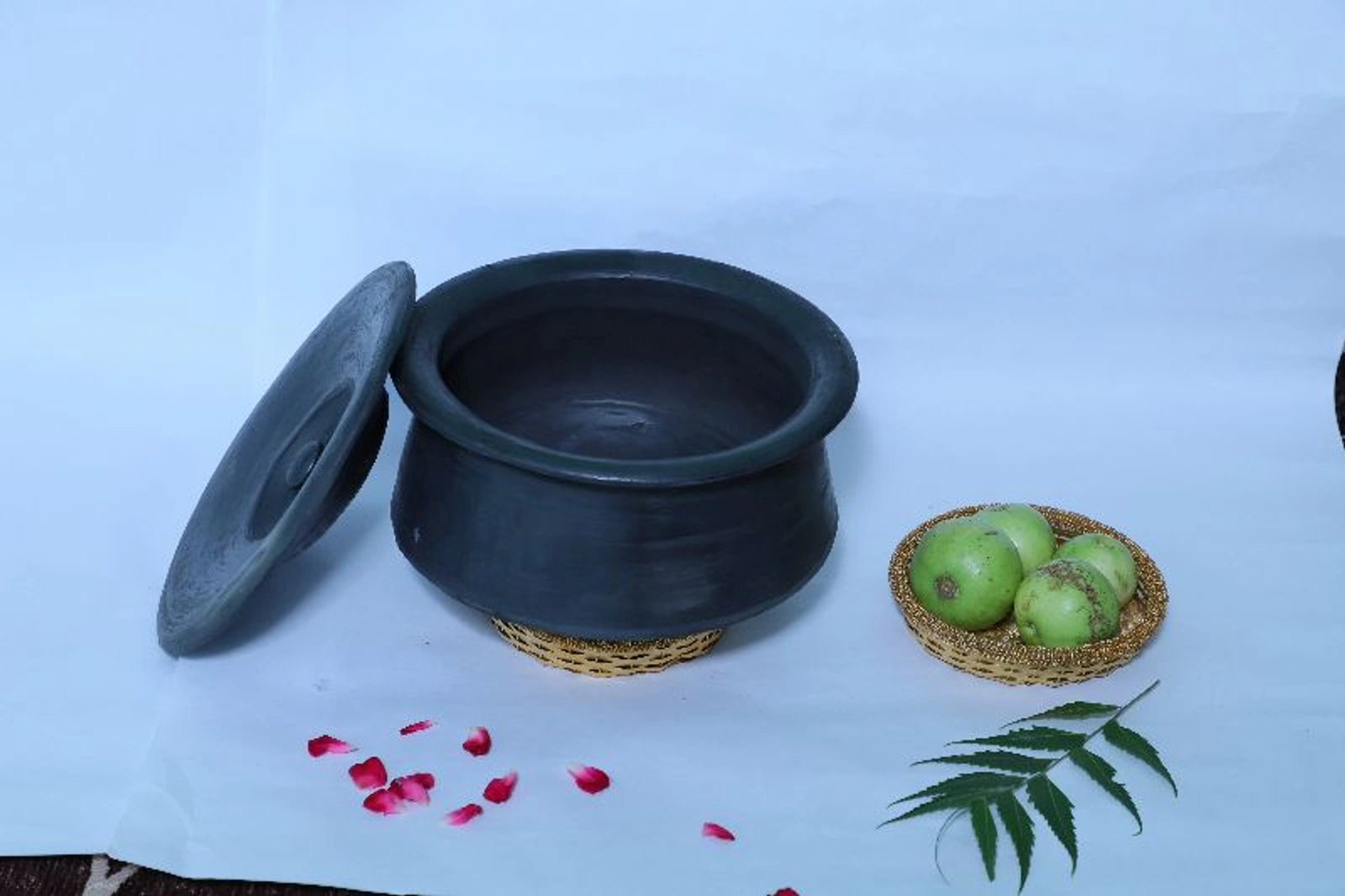 Cooking Bhagona Black (Approx. 2litre)