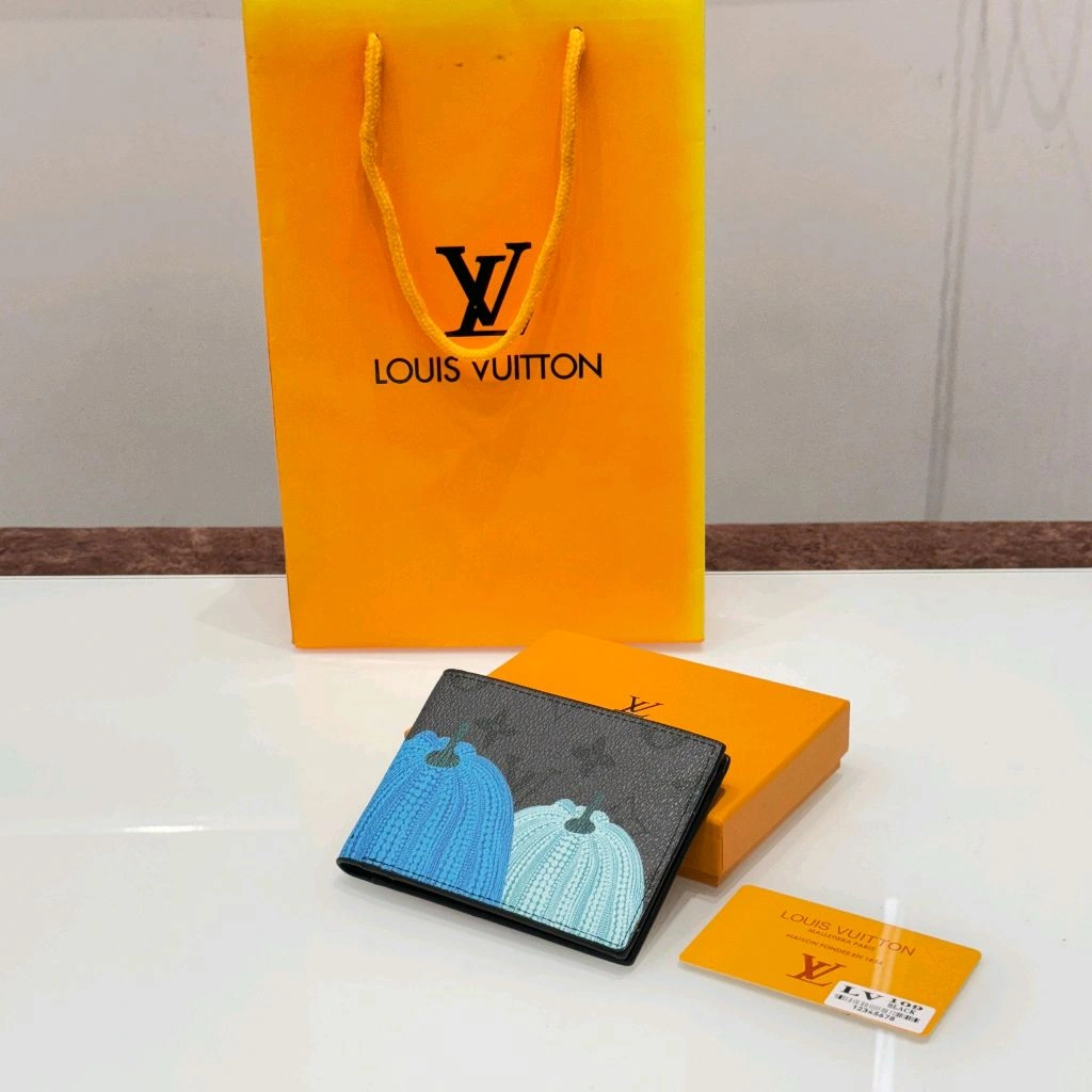 New Top Notch Quality Wallet With Brand Box, Card